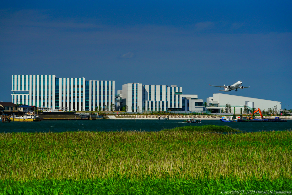Riverside airport | 航空機がある風景